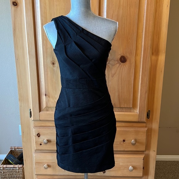 Aryn K | Dresses | Aryn K One Shoulder Tiered Black Mini Dress S | Poshmark